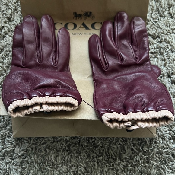 Coach | Accessories | Coach Sculpted Signature Leather Tech Gloves ...